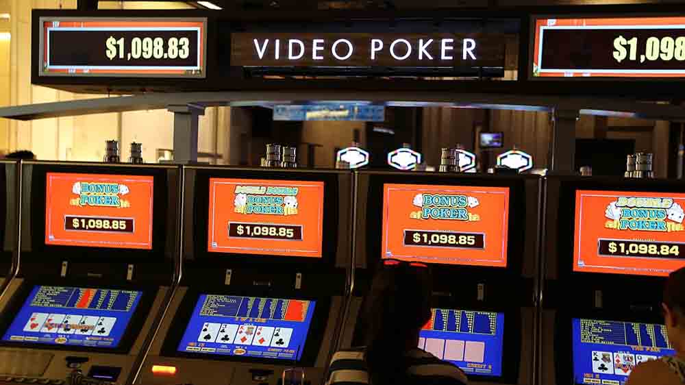 Video Poker: A Guide of How to Play and Win at the Casino - Jackpotfinder