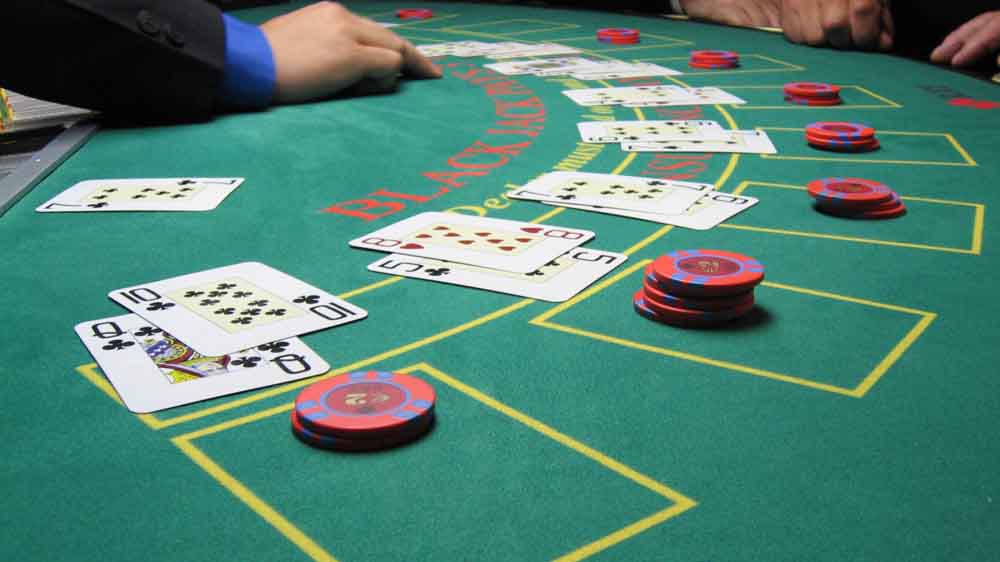 Why Splitting Tens Is A Bad Move: Blackjack Strategy - Jackpotfinder